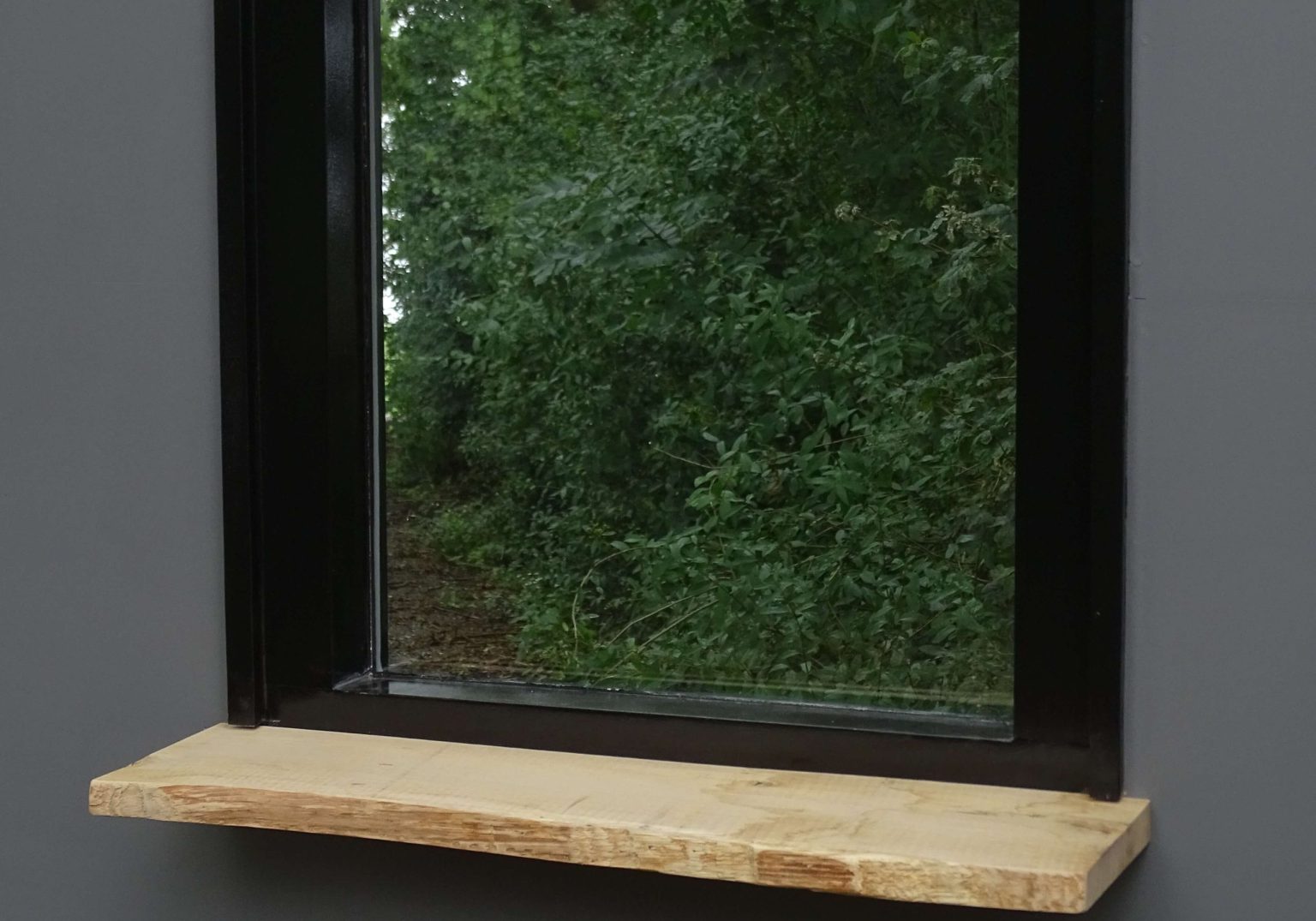 Ruwe boomstam vensterbank kopen? Kies hout met karakter